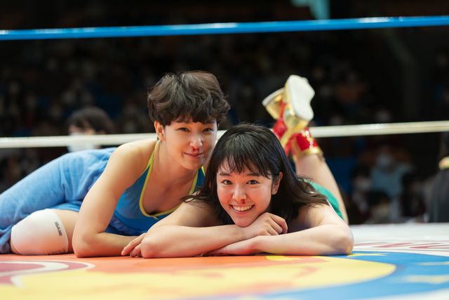 「極悪女王」ゆりやん・唐田えりか・剛力彩芽らメイキング写真<6枚>:フォトギャラリー|シネマトゥデイ
