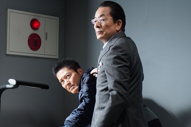 謎の男の正体は…「相棒season23」第19話（最終回SP後篇）場面カット：フォトギャラリー｜シネマトゥデイ