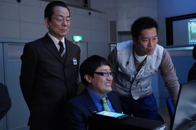 謎の男の正体は…「相棒season23」第19話（最終回SP後篇）場面カット：フォトギャラリー｜シネマトゥデイ